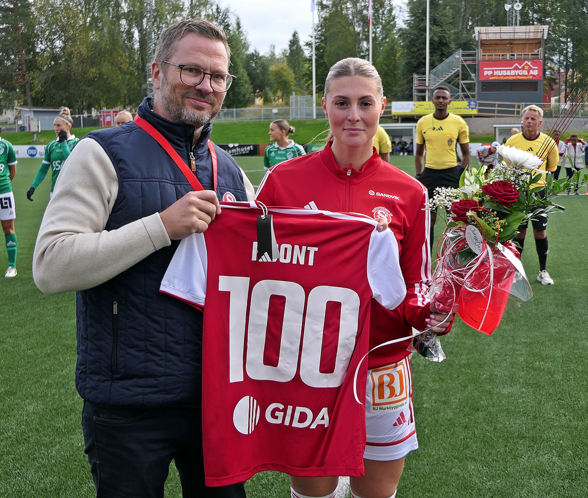 Zabrina Koont firades för 100 matcher - Sandvikens IF